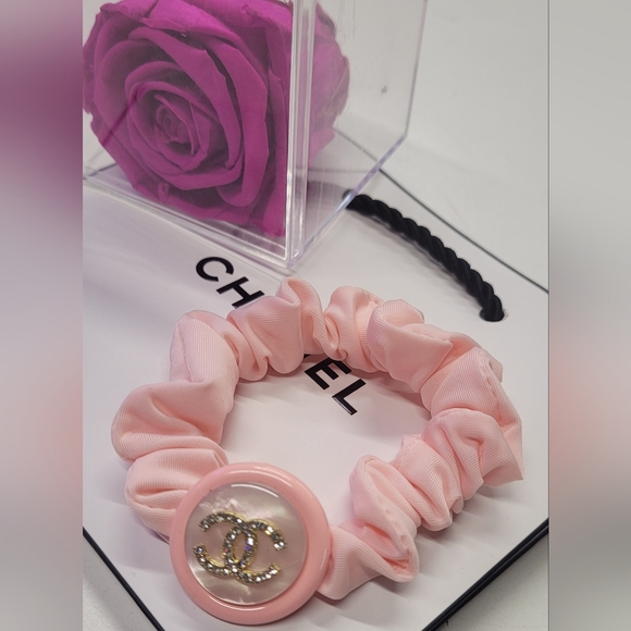 Chanel Beauty | Bath & Body | Nwt Chanel Beauty Pink Scrunchie With Cc ...